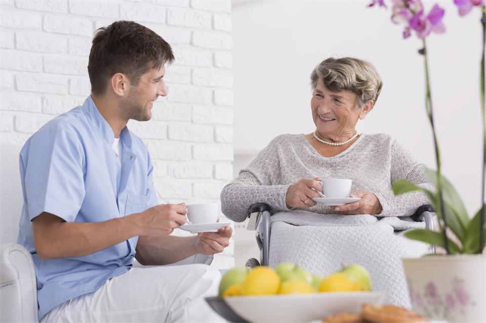 Top Benefits of Senior Assistance for Daily Living - Emoovio
